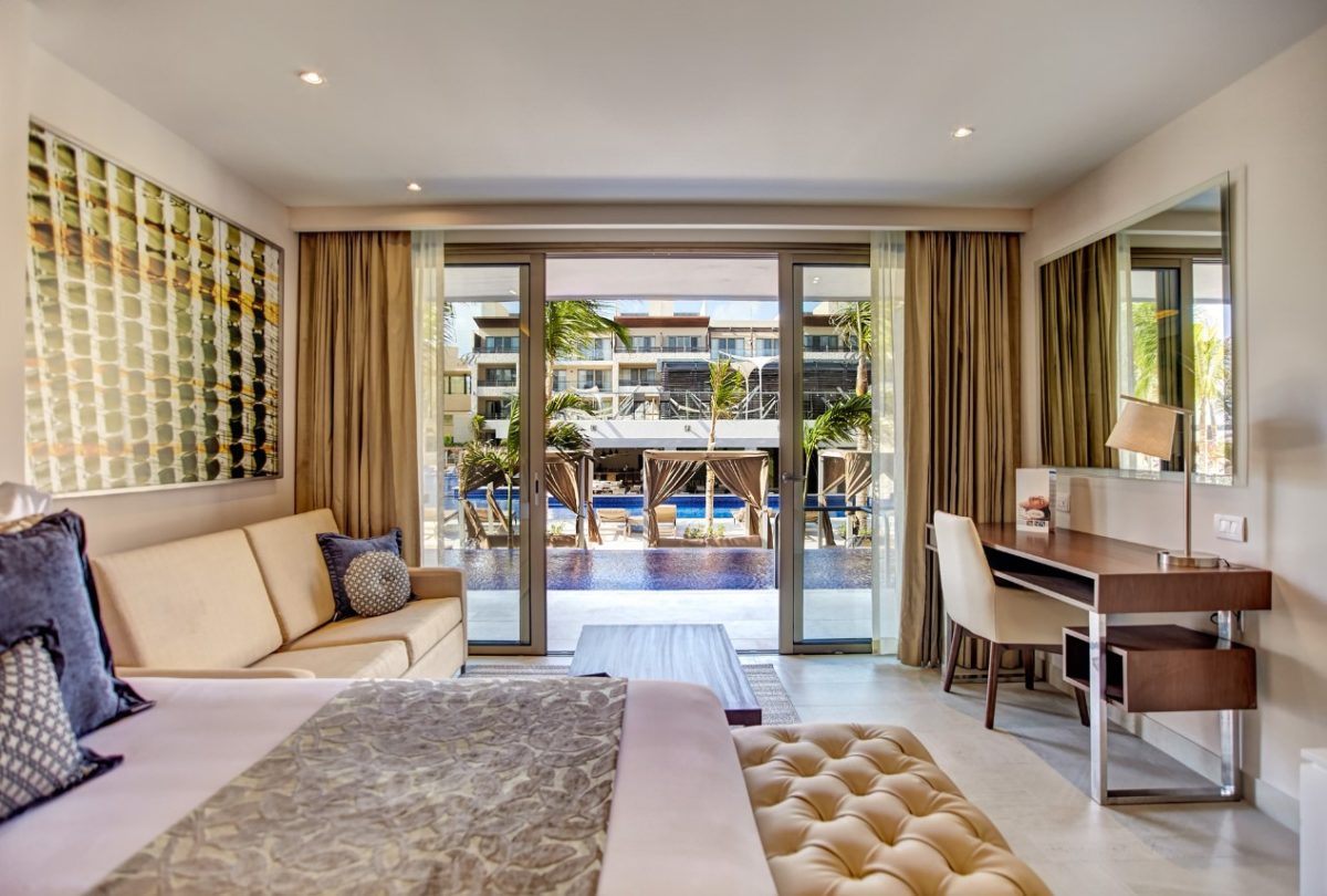 Luxury Junior Suite Swim Out – Luxe